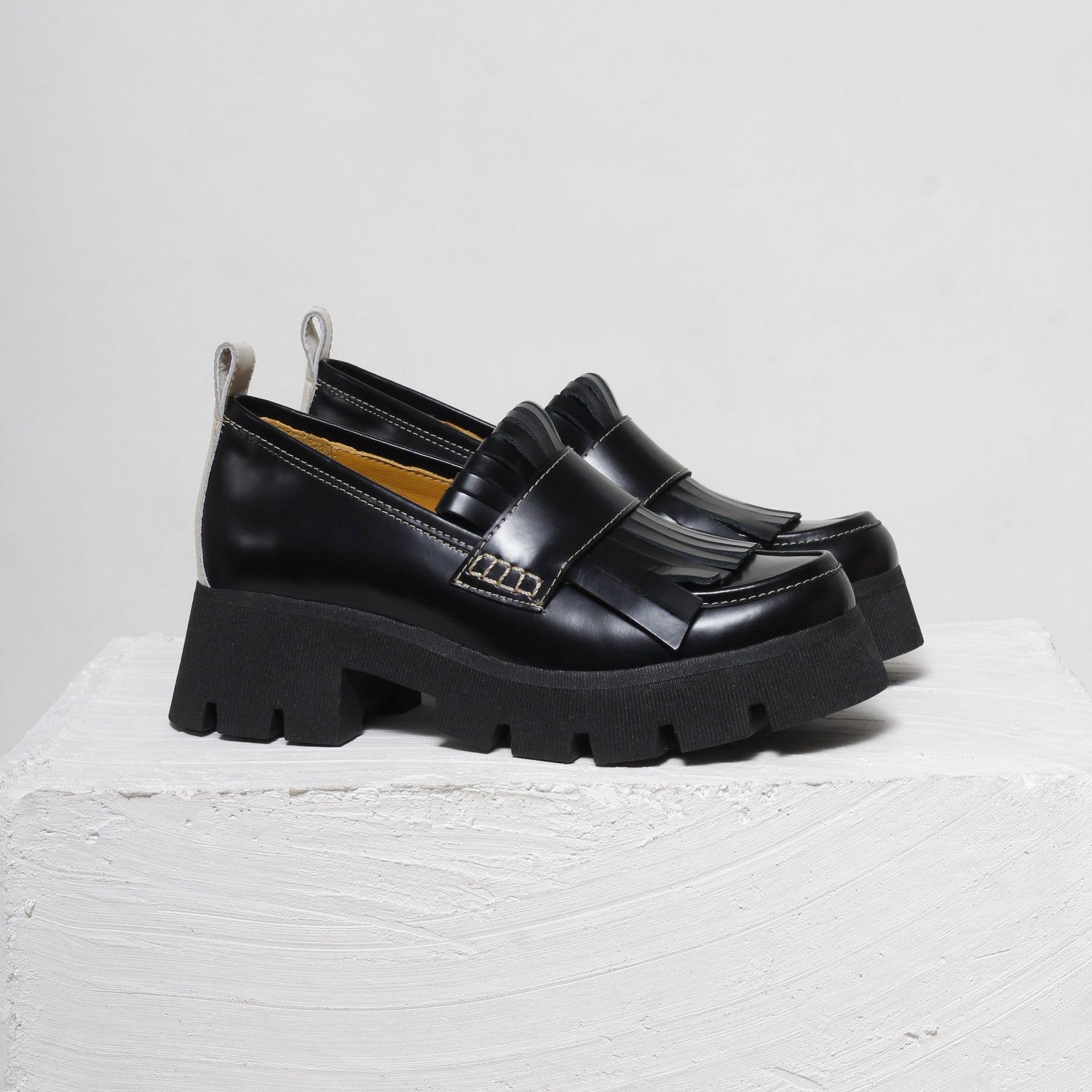 Joanna Black Leather Loafers – Mafalda